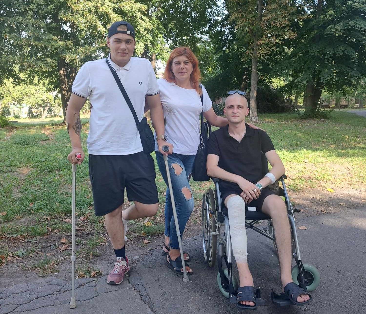 «Які ж вони ще молоді! А вже на фронті»: Поранений збирає кошти на авто ...