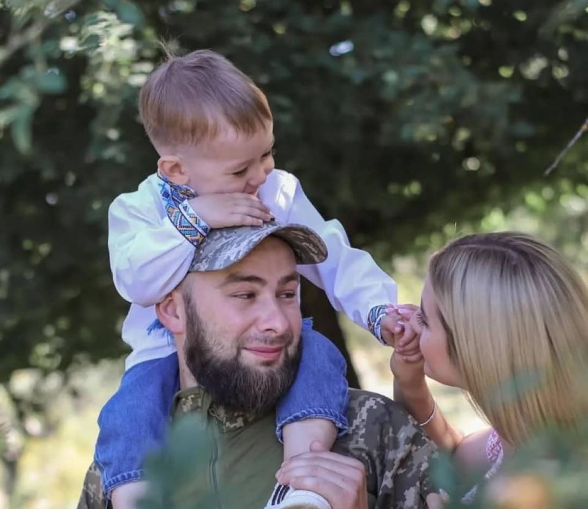 «Як вона обціловувала холодне тіло»: сім поїздок мами з синочком на ...